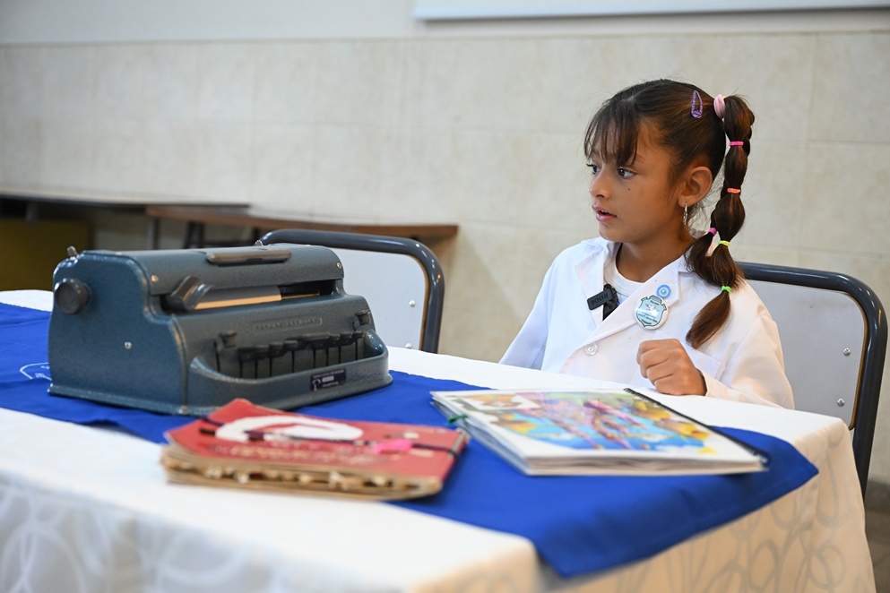Nahiara, la niña que escribió un libro en braille y transformó su ...